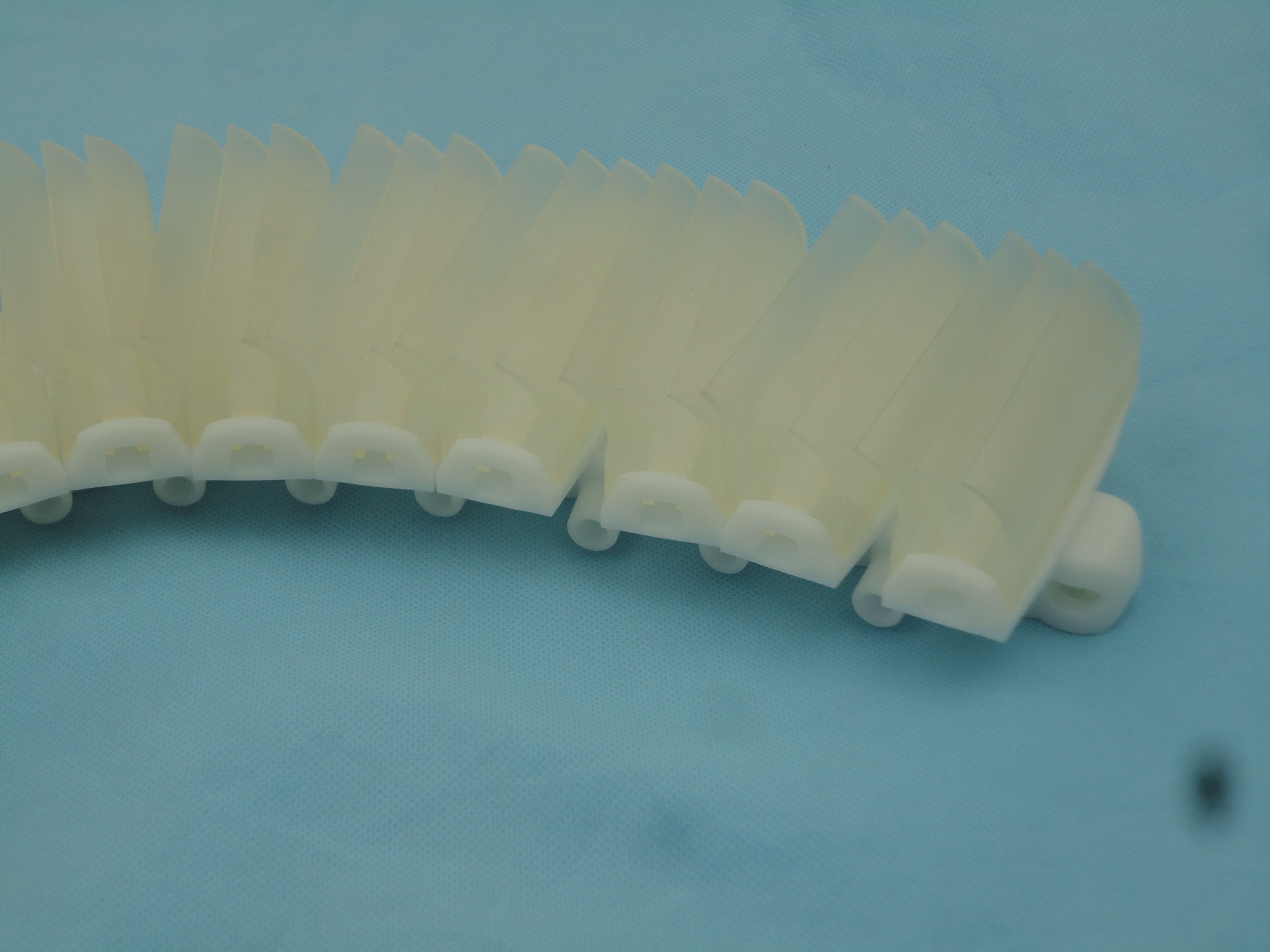 LF63J Flexible gripper conveyor chains for elevating bottle gripping ...