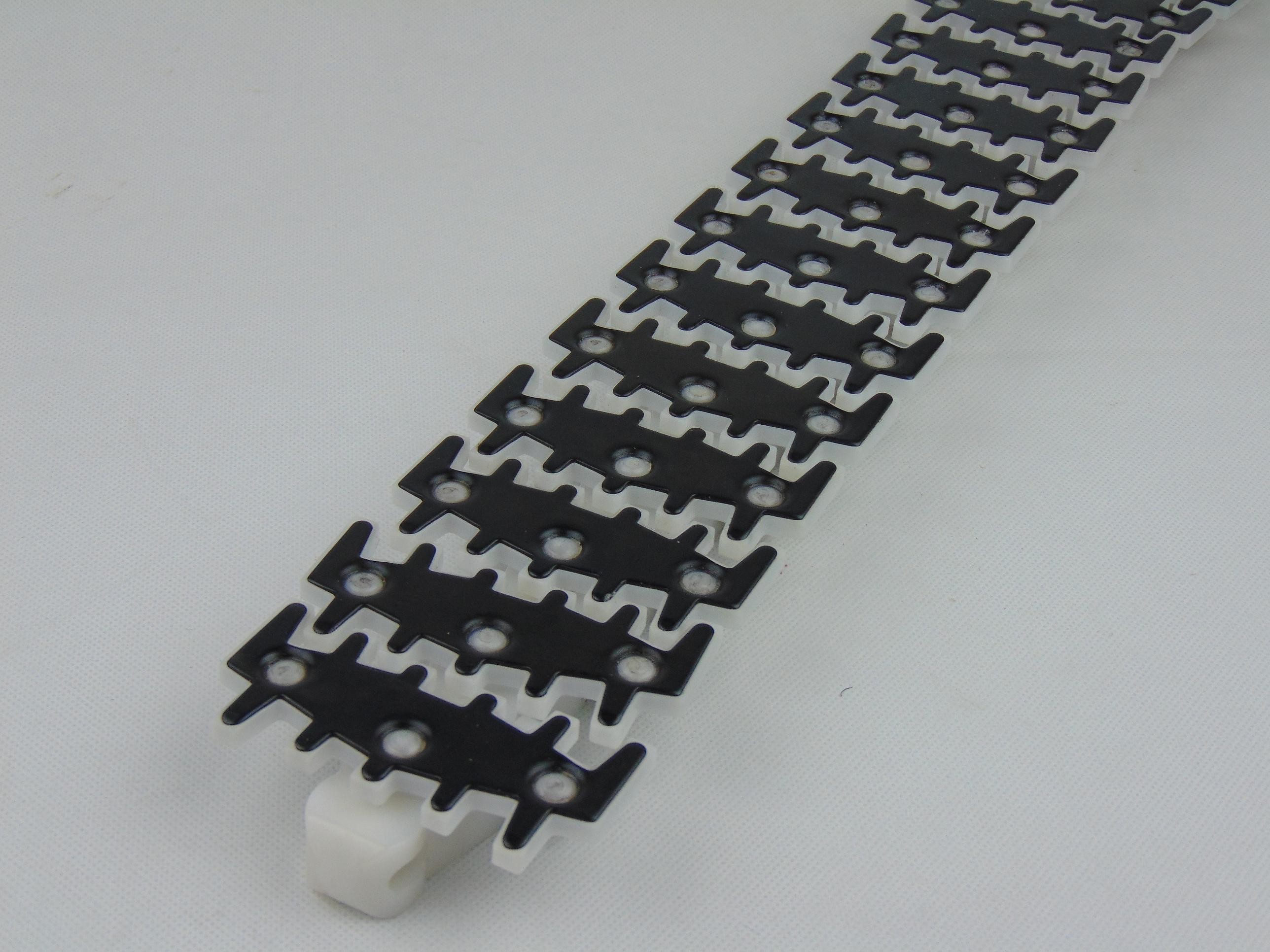 L83D Flexible plain conveyor chains with stainless steel friction top ...